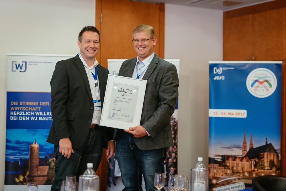 Peter Schade aus Görlitz mit Silberner Juniorennadel ausgezeichnet ...